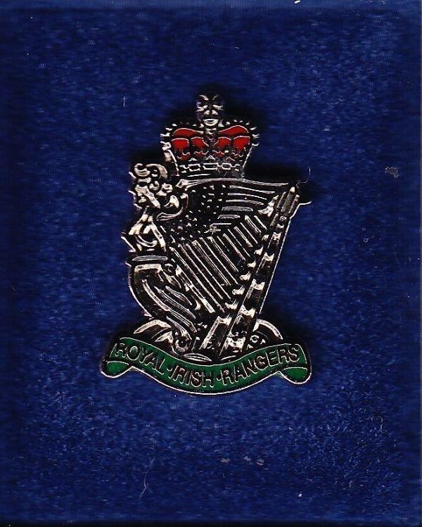 ROYAL IRISH RANGERS - LAPEL BADGE - Jeremy Tenniswood Militaria