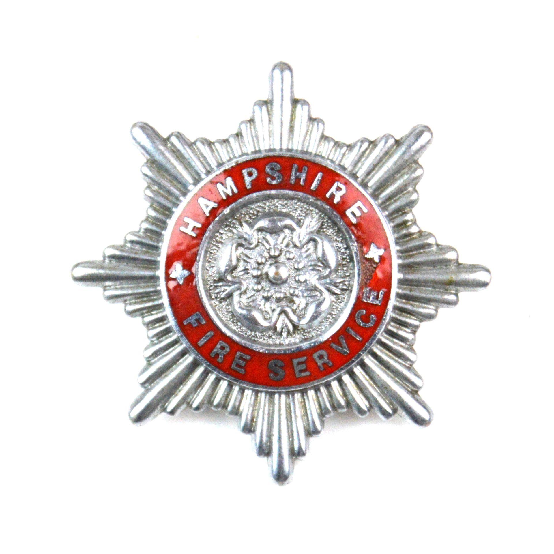 Hampshire Fire Service Cap Badge - Jeremy Tenniswood Militaria