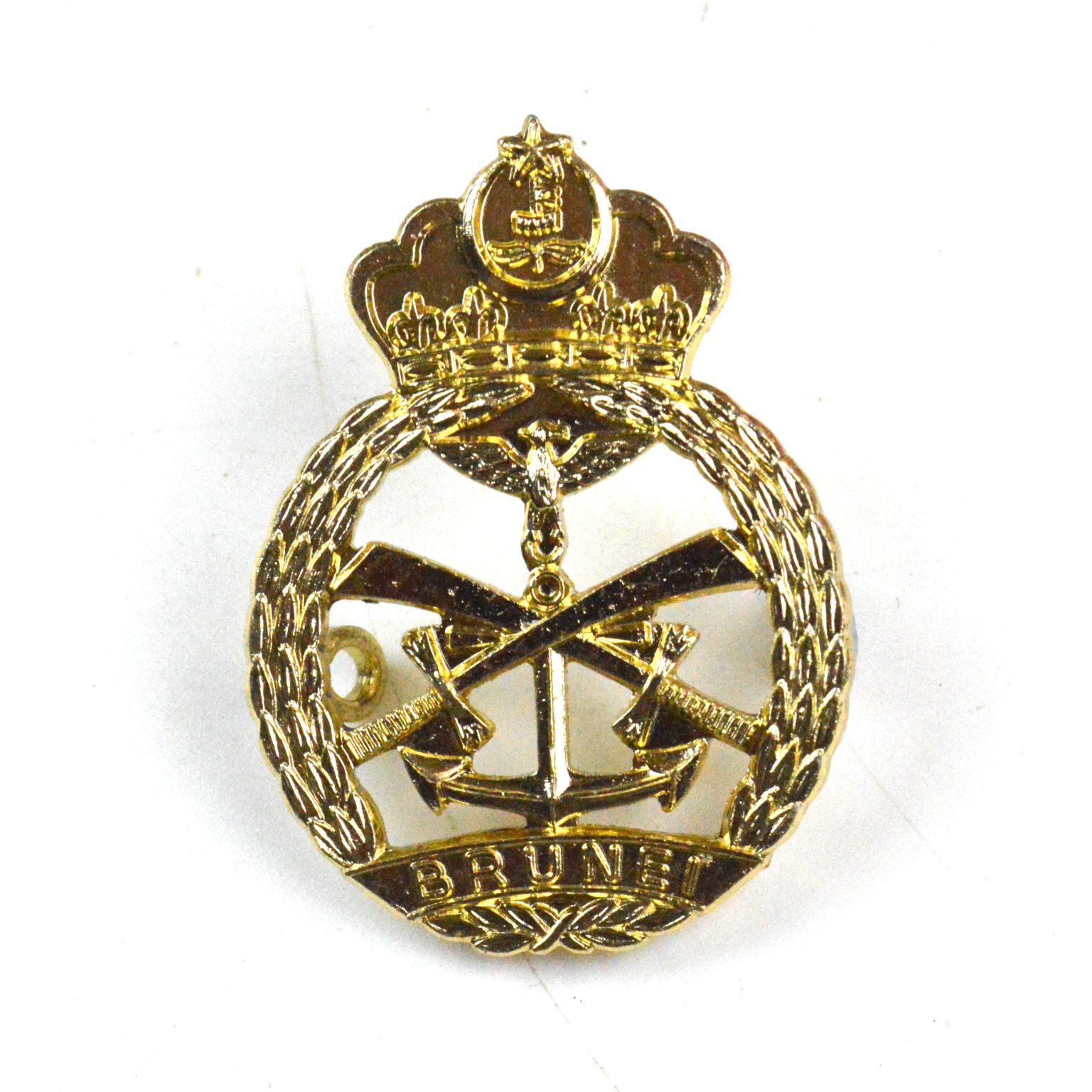 Brunei Armed Forces Anodised Cap Badge - Brunei | Militaria.co.uk